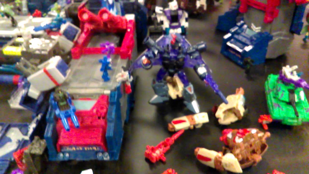 Transformers Prime Wars Titans Return Display at BotCon 2016 - YouTube