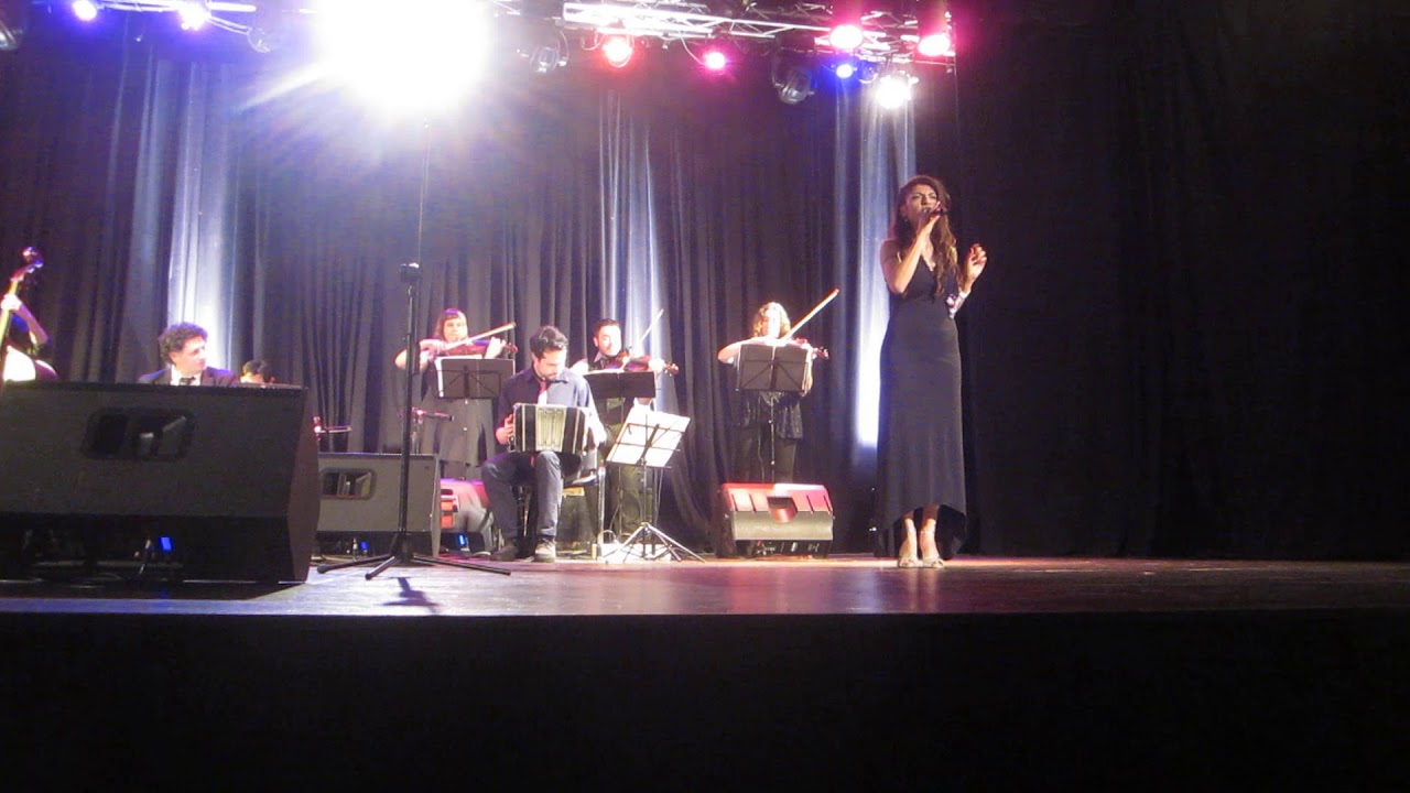 Mariana Novoa canta "Se dice de mi" con la Orquesta Tipica de Almirante ...