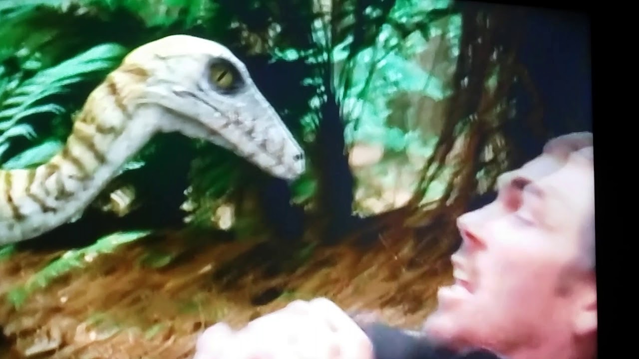 Prehistoric Park Mei long Attack - YouTube