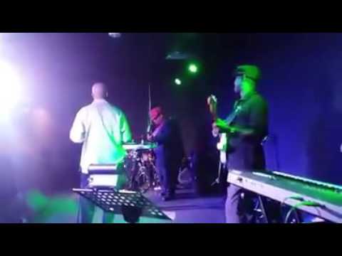 Myron Foster bass solo with Dee Lucas 1st Show - YouTube