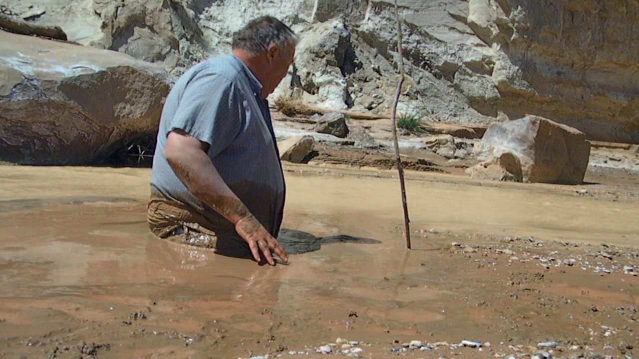 092a-More Watery Quicksand Play, Sinking - YouTube