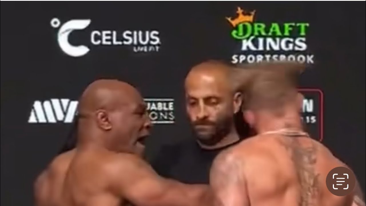 Mike Tyson Slaps Jake Paul - YouTube