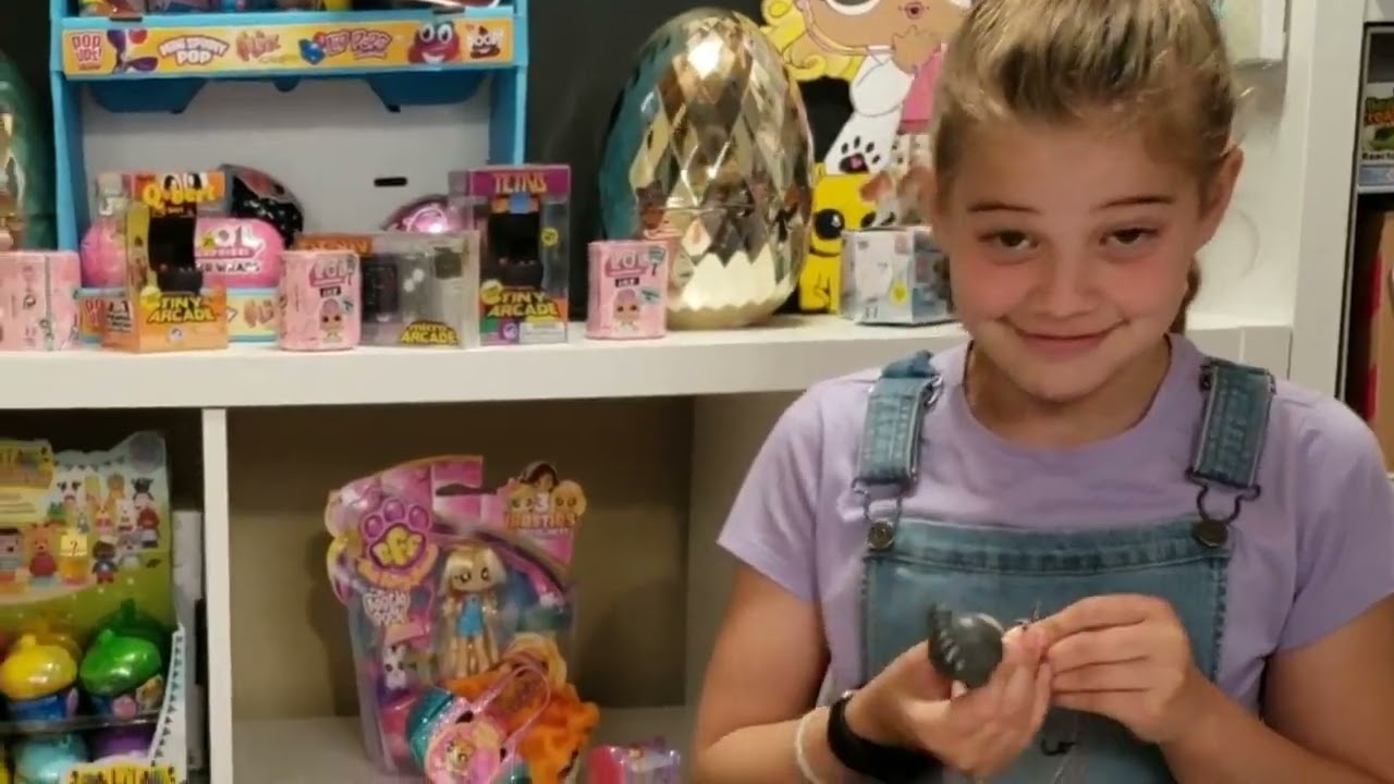 CookieSwirlC Sent us an package 60+ New Toys skit - YouTube