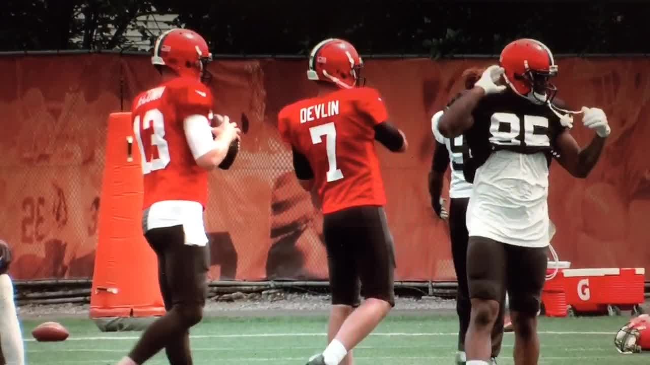 Browns sign Pat Devlin - YouTube
