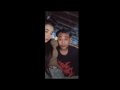Terlalu Berani Sepasang Kekasih Mesranya Di Depan Rumah - Saat Live Streaming Tiktok 