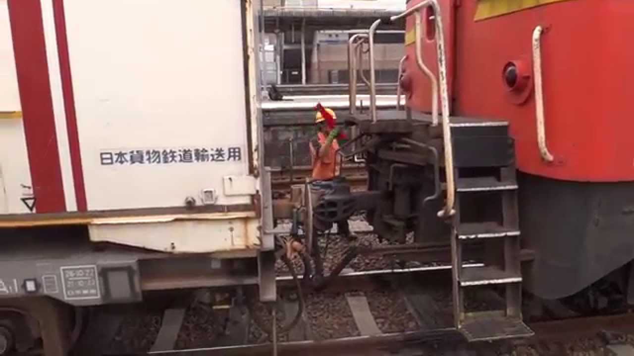 デッキ付きの補機 EF67形3号機1056レ解放 西条駅 - YouTube