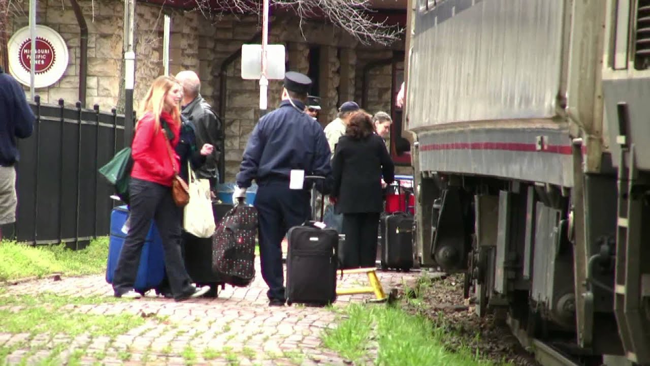 AMTRAK P42DC # 66 Phase II 40th Anniversary Locomotive(April 19, 2013 ...