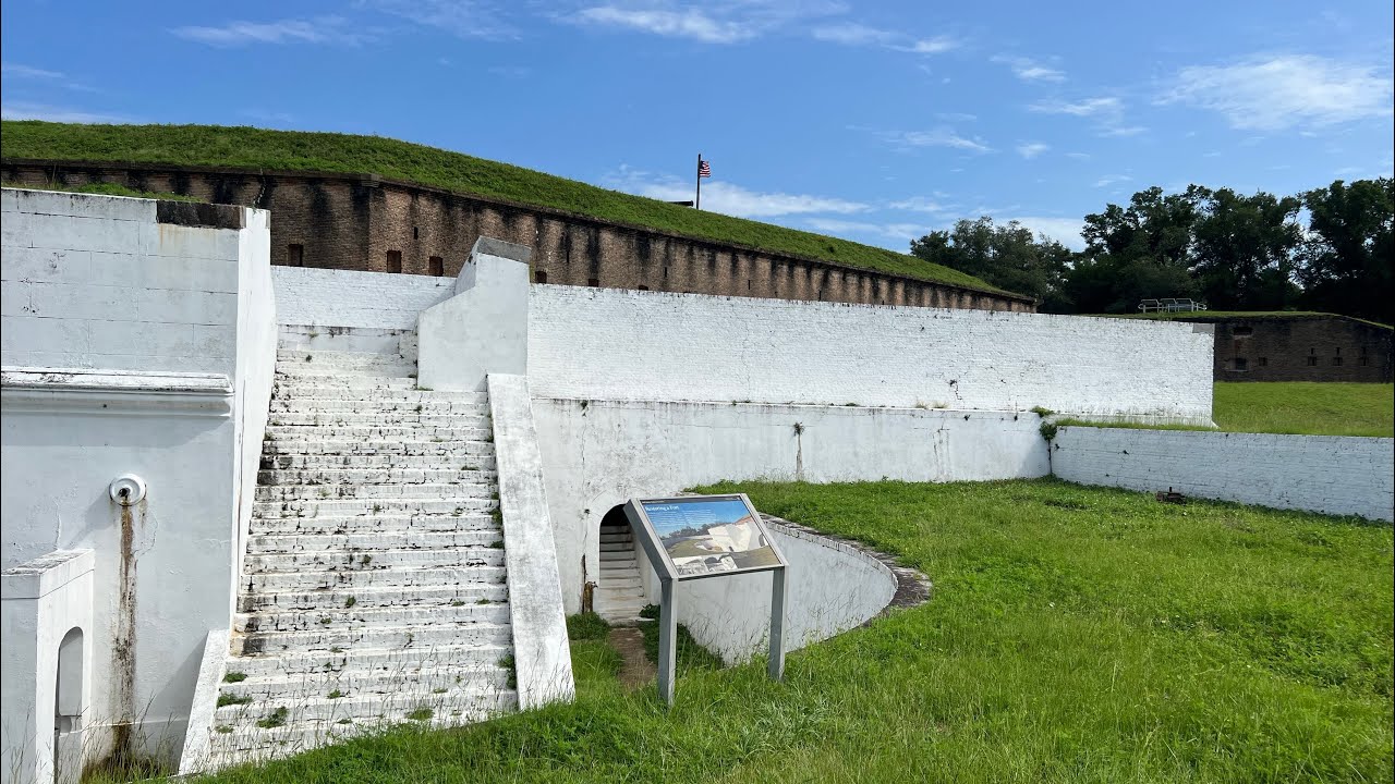 The Past in the Present: Fort Barrancas - YouTube