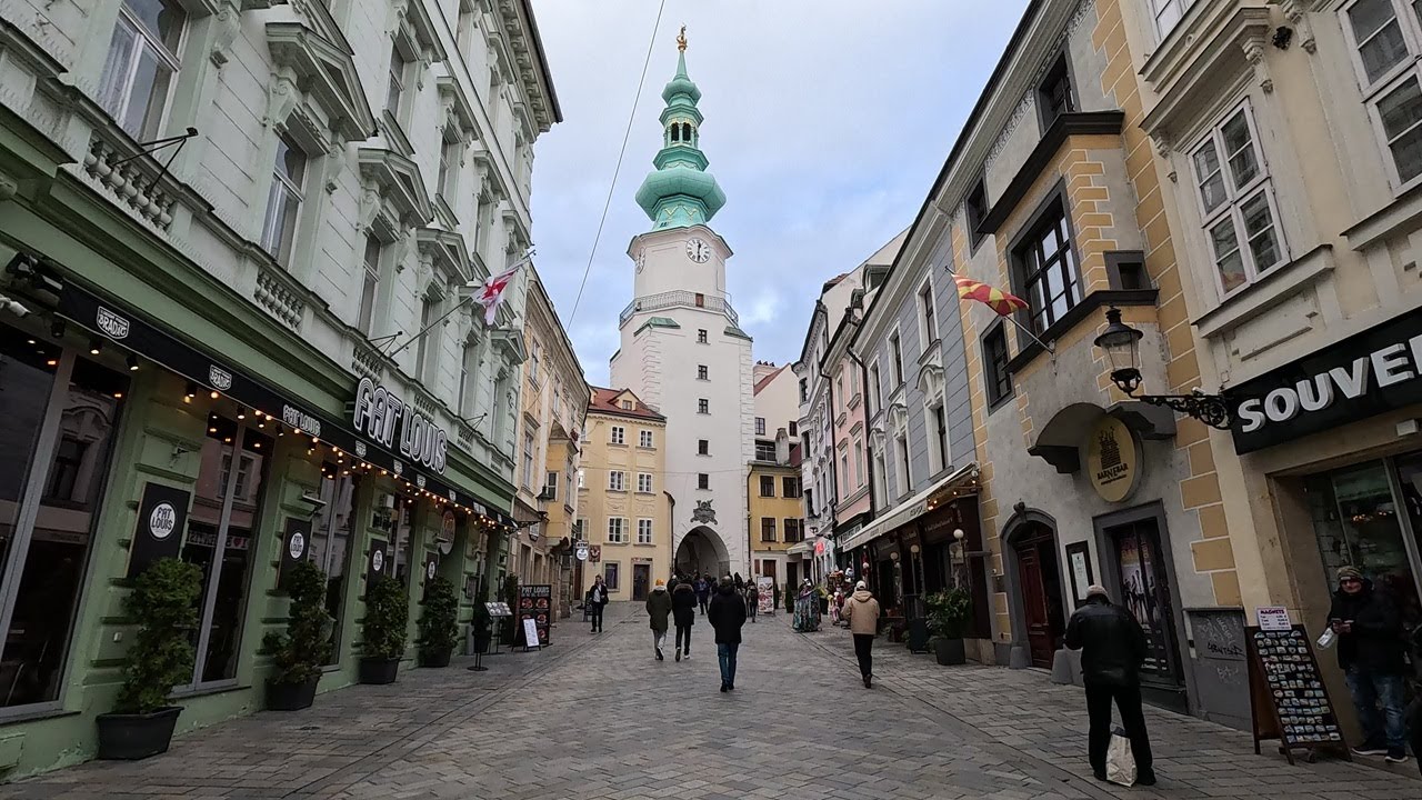 ⁴ᴷ⁶⁰ Walking Bratislava, Slovakia: Tour of the Old Town - YouTube