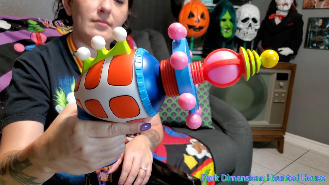 Killer Klowns Cotton Candy Gun from Spirit Halloween Store Unbox Video ...