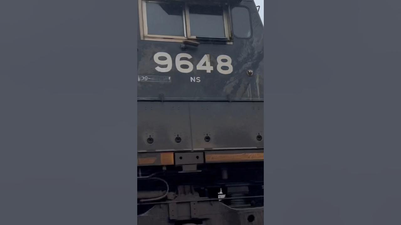 Ns b09 with thoroughbred dash 9 duo through Chesterton Indiana - YouTube