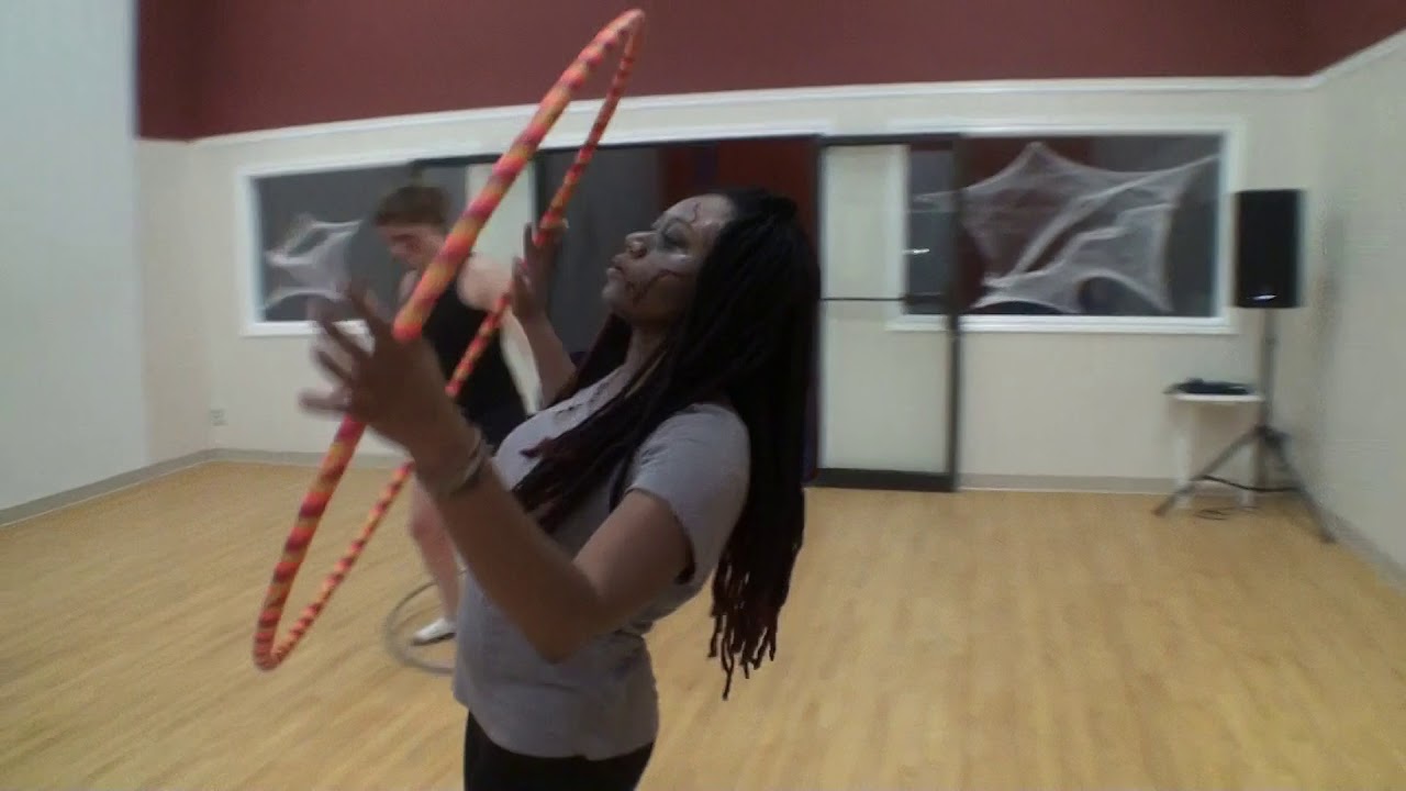 2017 Halloween at the Ottawa Circus School beginner hooping class - YouTube