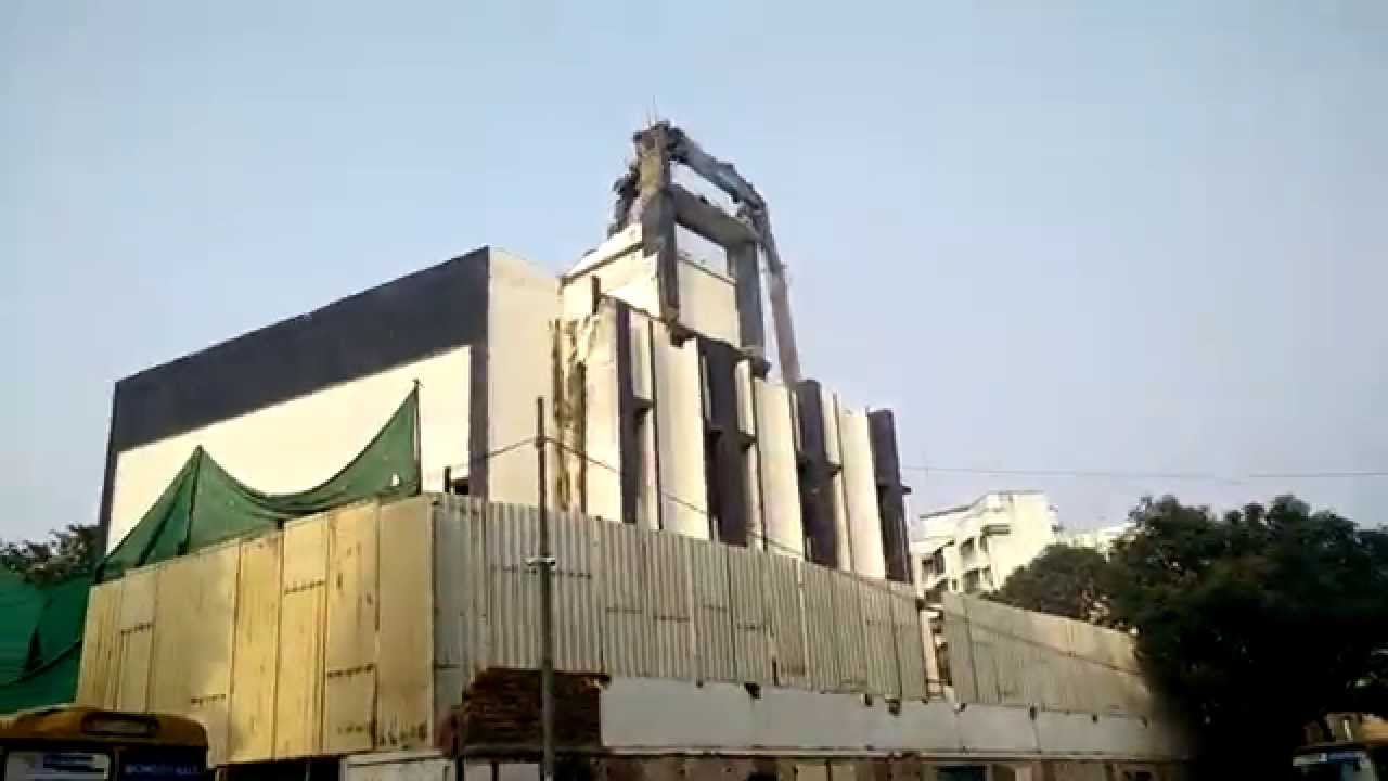 SHOCKING VIDEO || Very Dangerous Demolition Of A Building In Mumbai ...