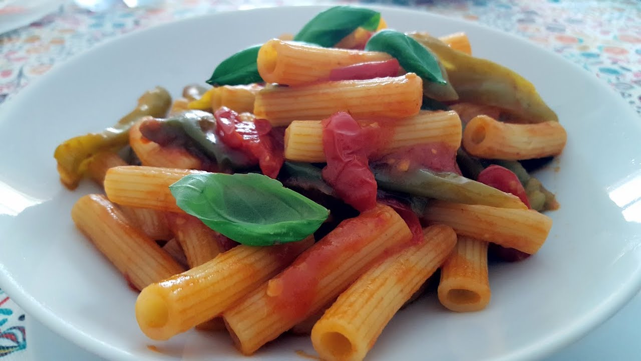Rigatoni con i Friggitelli - YouTube