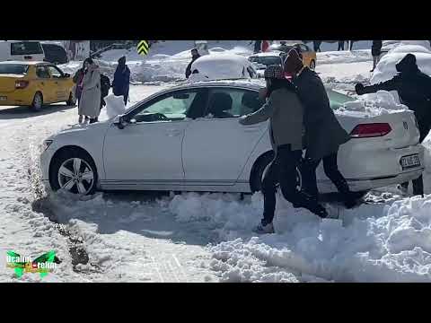 Kara saplanan Passat çıkmaya çalışıyor. #vw #passat #istanbul #esenyurt