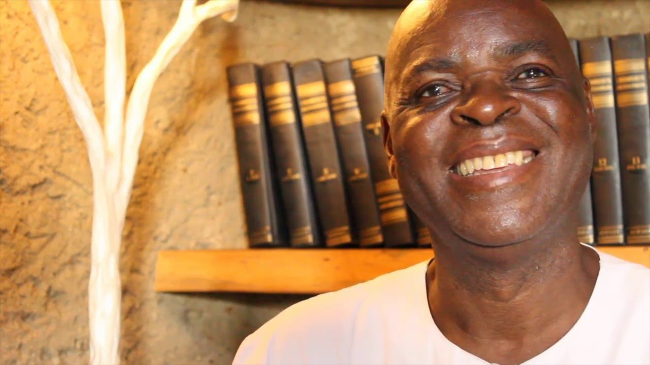 Meet Thomas Mathonsi – a waiter at Sabi Sabi Earth Lodge - YouTube