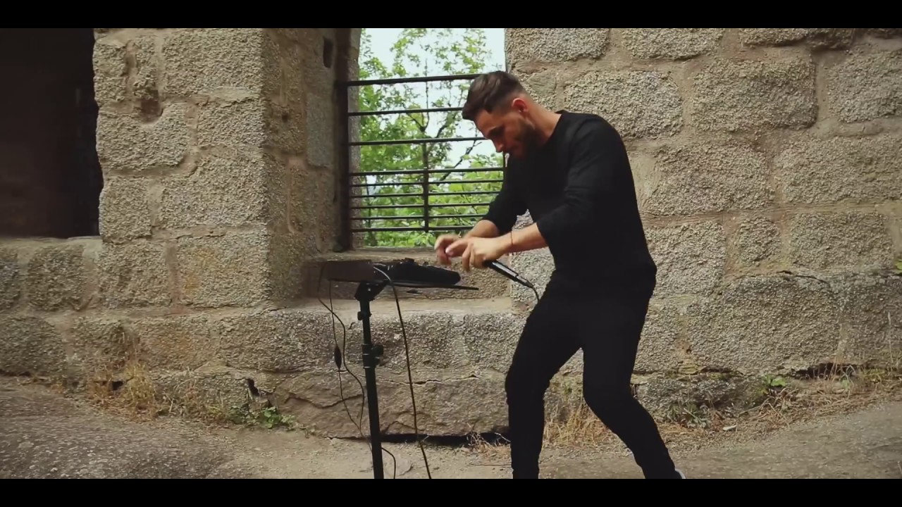 Rythmind - HEADSHOT ( loopstation grand beatbox battle) - YouTube