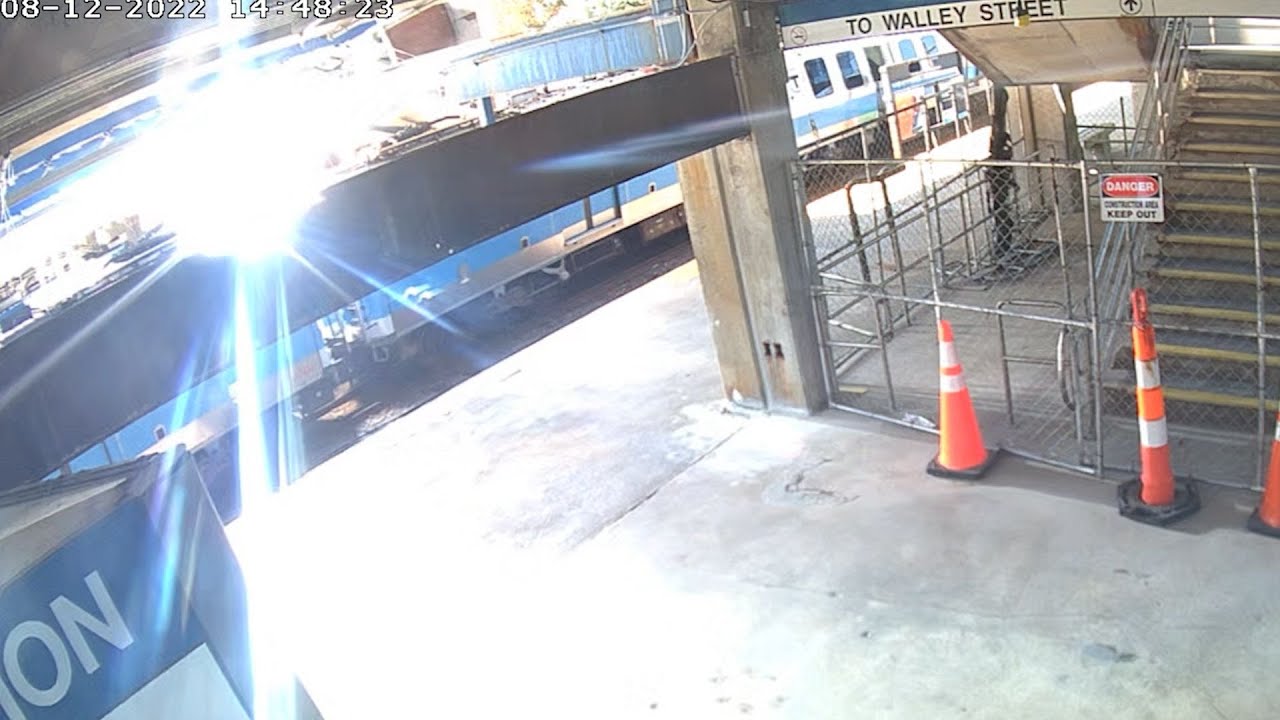 Broken Blue Line subway car pantograph hits pedestrian bridge - YouTube