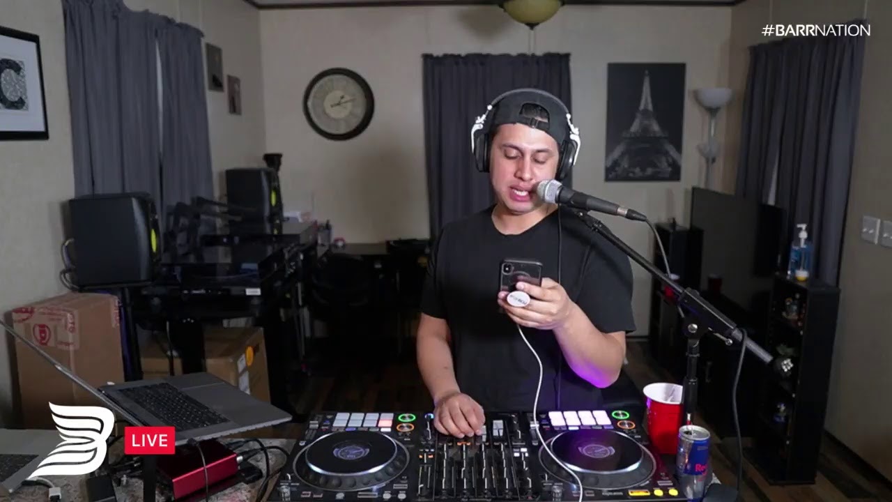 DJ Barr Mixing LIVE (CLUB QUARANTINE) - YouTube