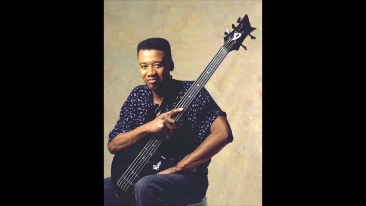 Alphonso Johnson - On the case (1976) - YouTube