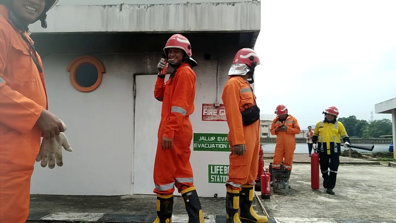 Fire Ground Advanced Fire Fighting (AFF) Training - YouTube