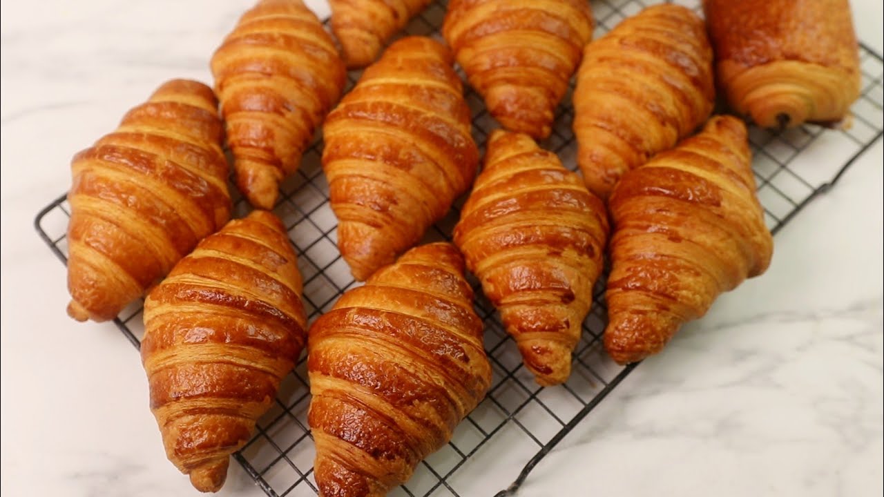 حصري جدا الكرواسون لاتطبقي ولاتدهني الطبقات هتعملي 32قطعة كرواسون حجم ...