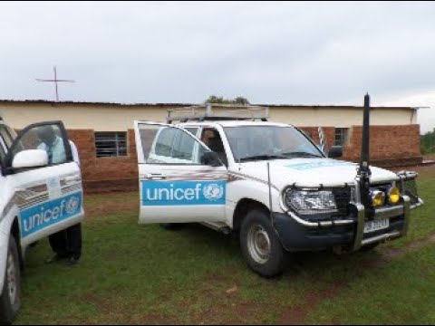 Un Toyota per a UNICEF - YouTube