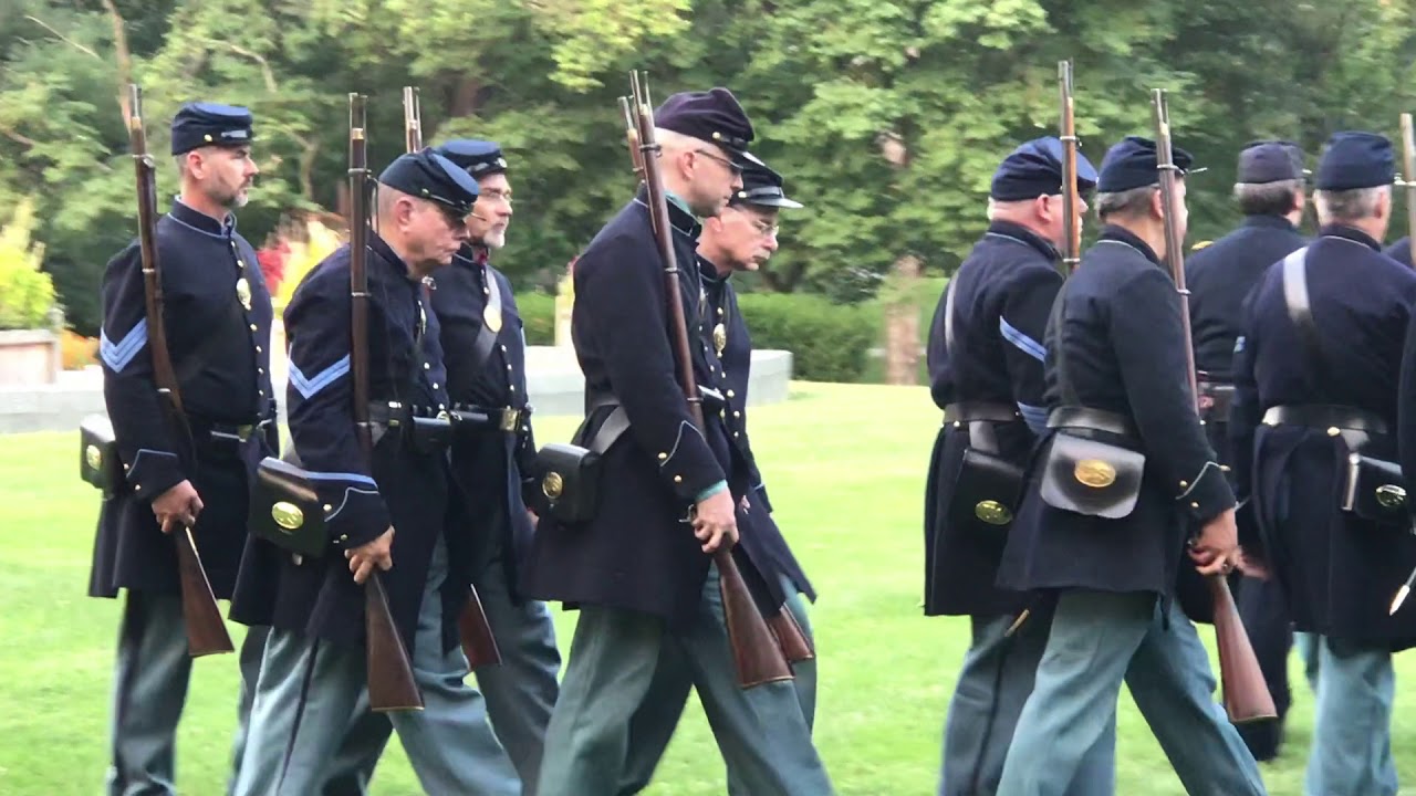 114th Illinois Regiment at Lincoln's Tomb - YouTube