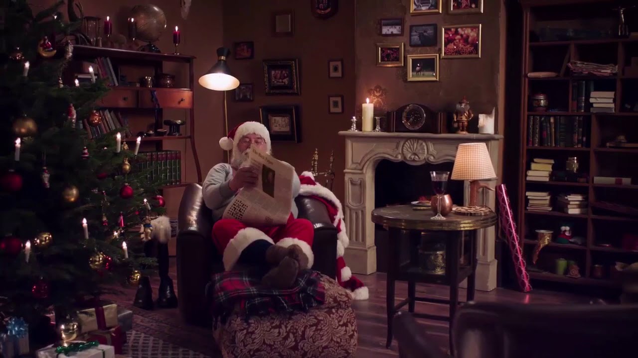 Giving Candy To Strangers with Santa Claus - YouTube