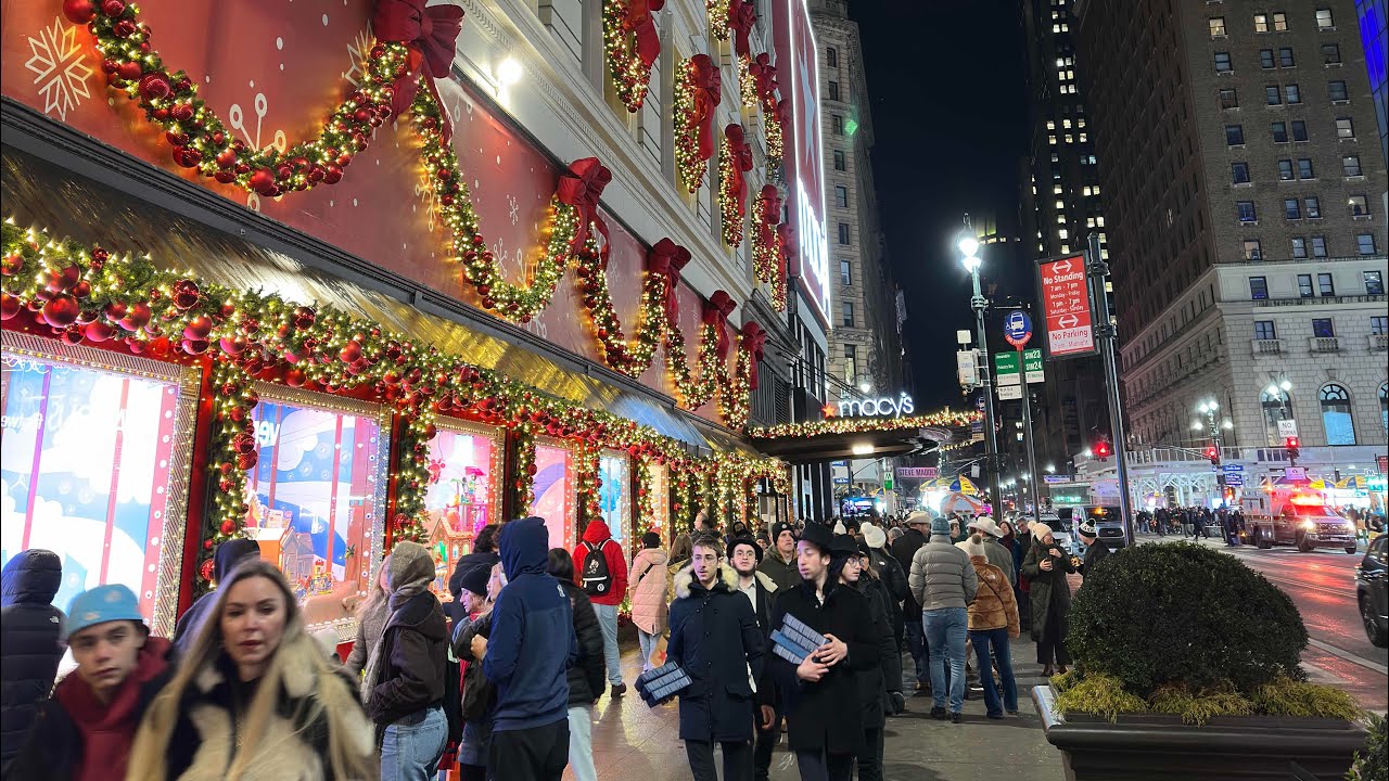 New York City: Christmas Macy's Windows Display - YouTube