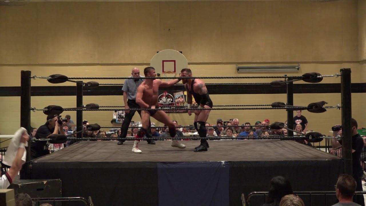Tyson Dux vs. Daniel Garcia (Barrie Wrestling Back2School 5) - YouTube