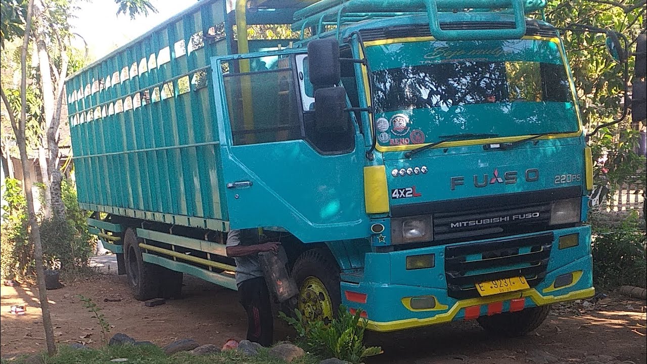 FUSO FIGHTER PANJANG 8 METER UNJUK GIGI DILAHAN TEBU || TRUK TEBU ...