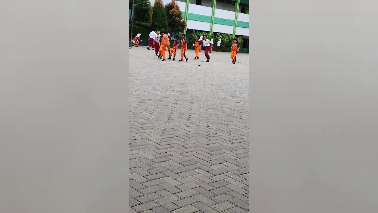 Salut...Di tengah marak nya game online,,masih Calon generasi penerus ...
