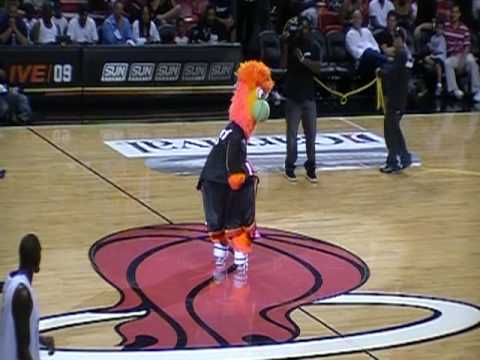 miami Heat mascot dancing - YouTube