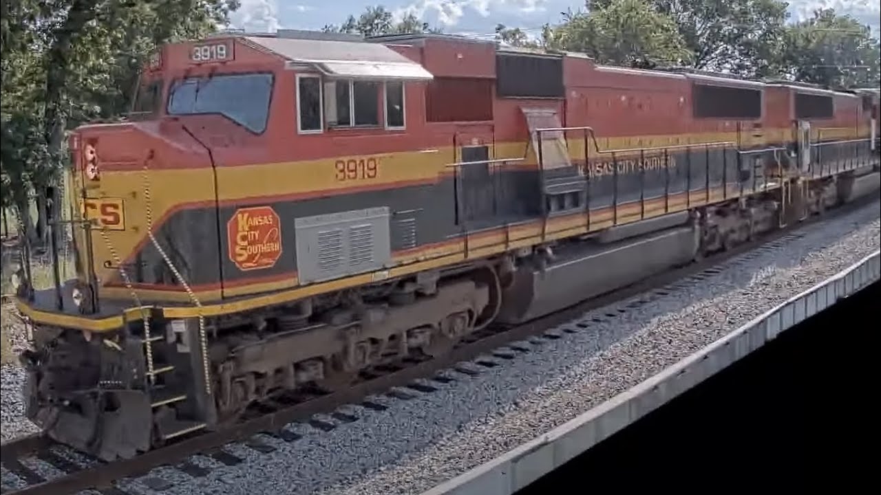 KCS DASH with 2 SD70Macs Greenville Texas August 31 2021 - YouTube