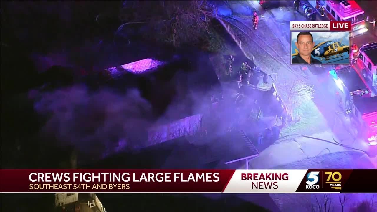 Crews battle flames at southeast Oklahoma City home - YouTube