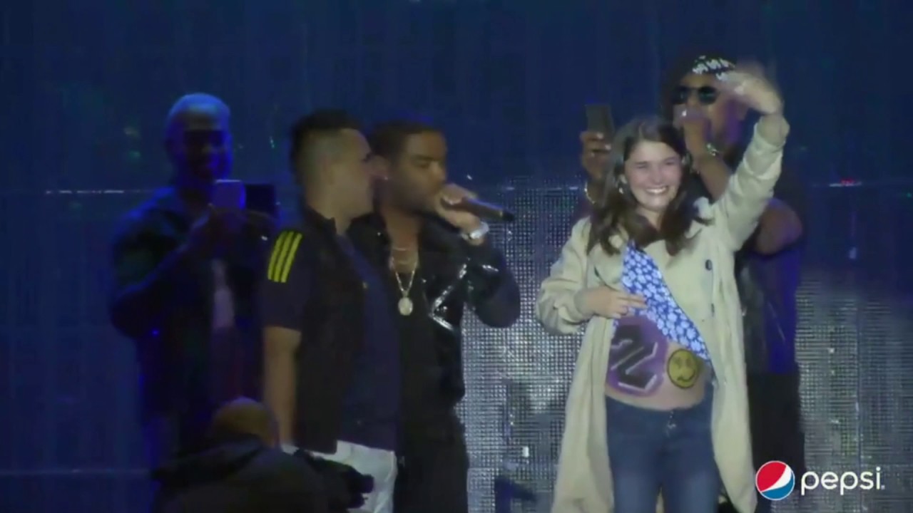 Zion & Lennox Mi Tesoro Ft Nicky Jam Live In Guatemala City - YouTube