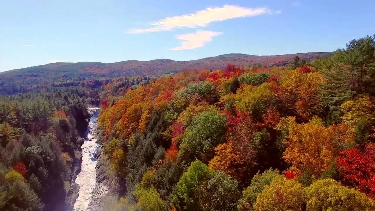 A view of the 2015 fall foliage in Quechee, VT by the Gorge - YouTube