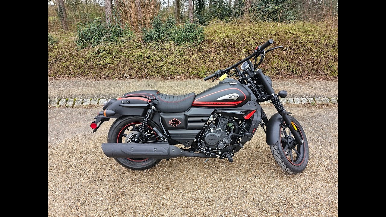 UM Vegas 125cc First Look And Walk Around - YouTube