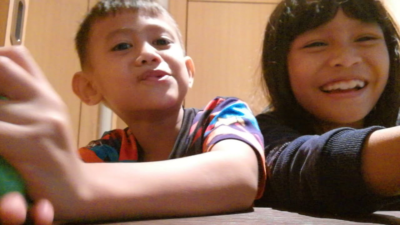 Dhya & Ryft Review Smiggle Slime - YouTube