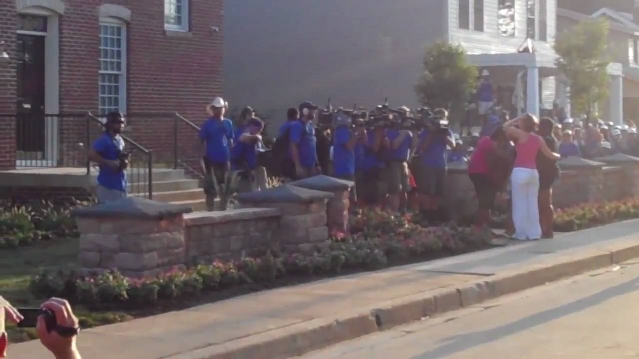 Extreme Makeover Home Edition Move that Bus - YouTube