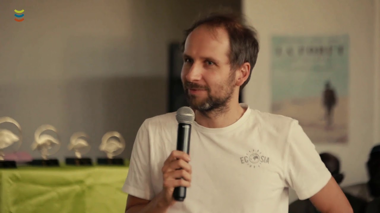 Cinq questions à Christian Kroll, CEO de Ecosia - YouTube