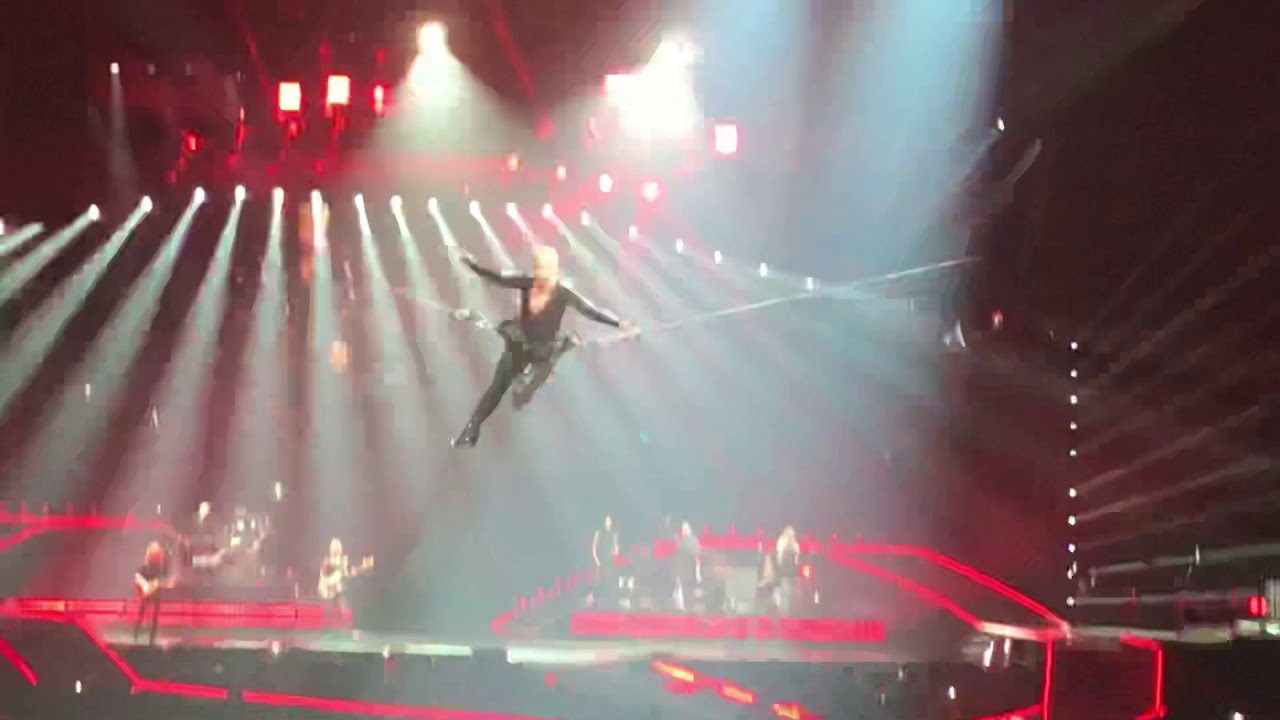 Pink Live in Brisbane 18/8/2018 - YouTube