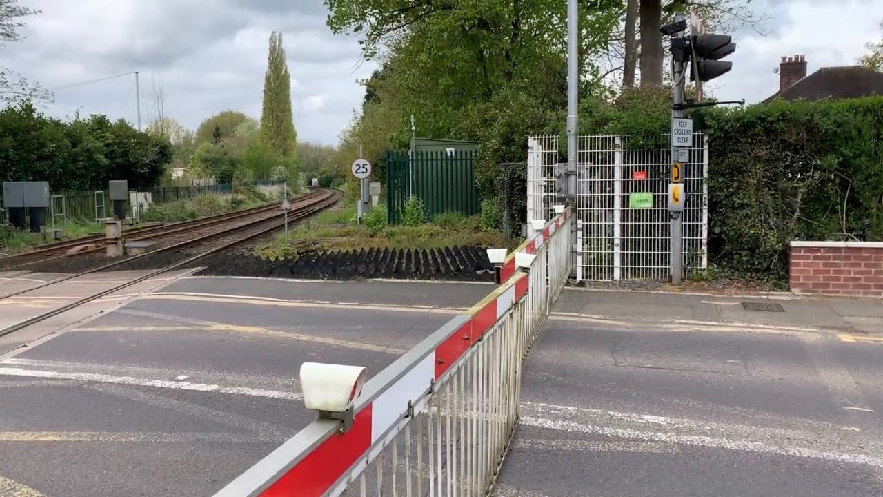 Nantwich Station Level Crossing - Cheshire - YouTube