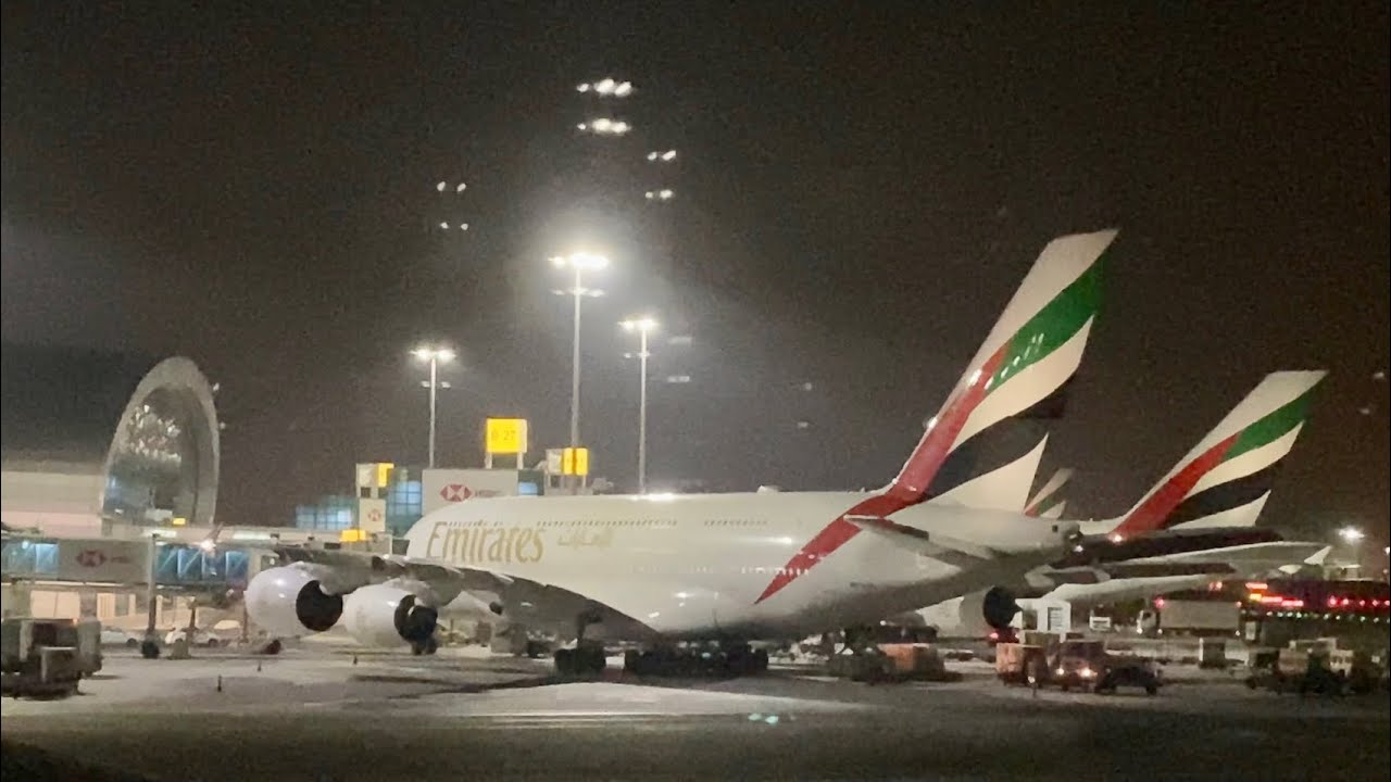 Night departure from #dubai #emirates #flight #travel #sky #aviation # ...