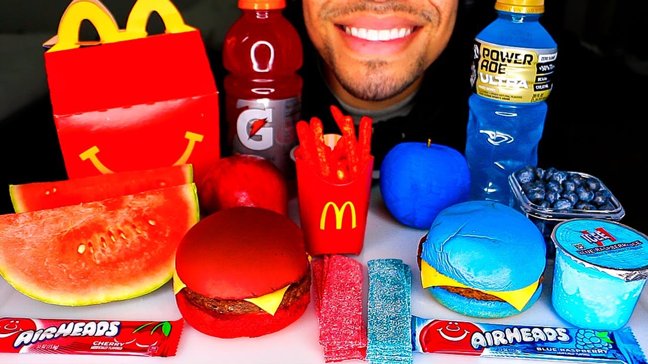 ASMR EATING BLUE VS RED FOOD CHALLENGE CHEESEBURGERS HAPPY MEAL HOT ...