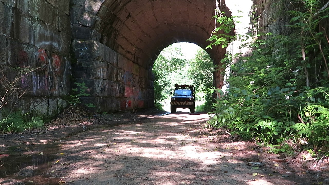 Hancock 4700-10 air whistle in tunnel in North Conway NH - YouTube