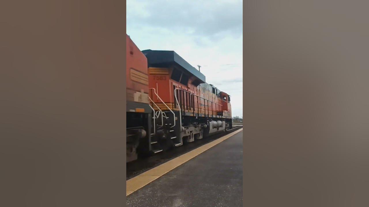 BNSF 7583 Leads A Friendly Crew And Head's South - YouTube