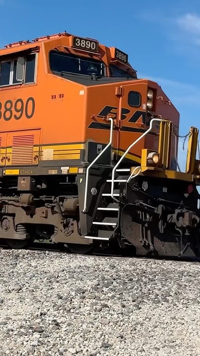 Tier 4 leads 70 mph BNSF Z train! #train #bnsfrailway #bnsf #bnsftrains - YouTube