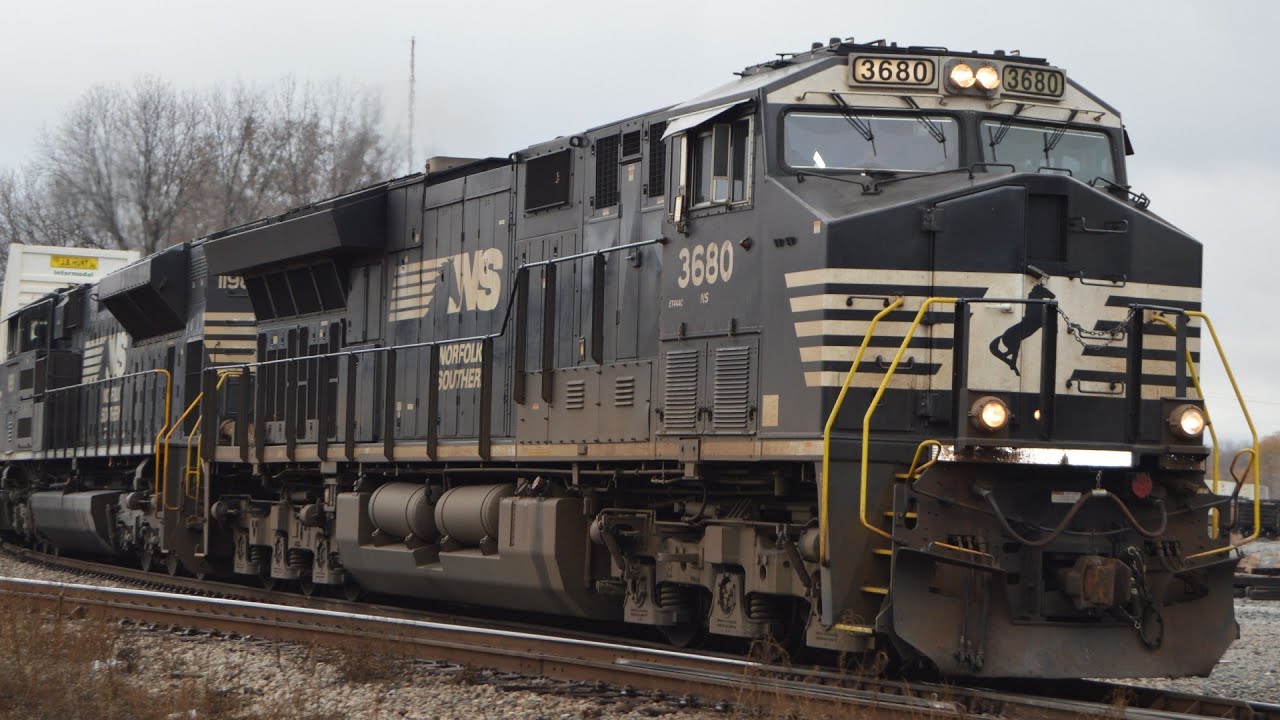 Great Morning of Train Action in Decatur, AL - 12-03-22 - YouTube